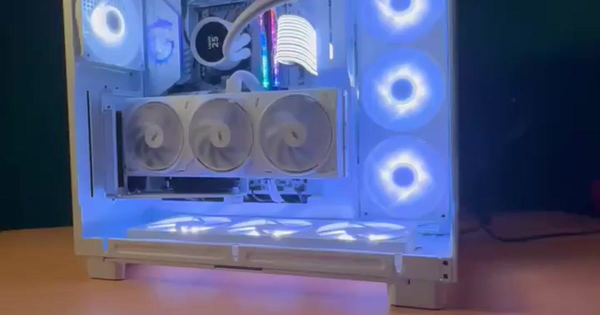 White RTX 5080 Gaming PC build! (Video) | Skroutz.gr