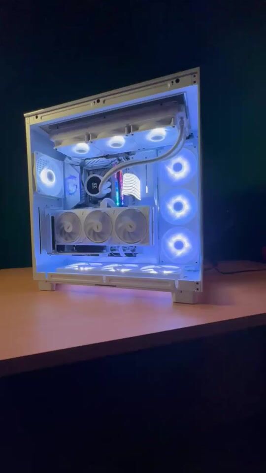 White RTX 5080 Gaming PC build! (Video) | Skroutz.gr