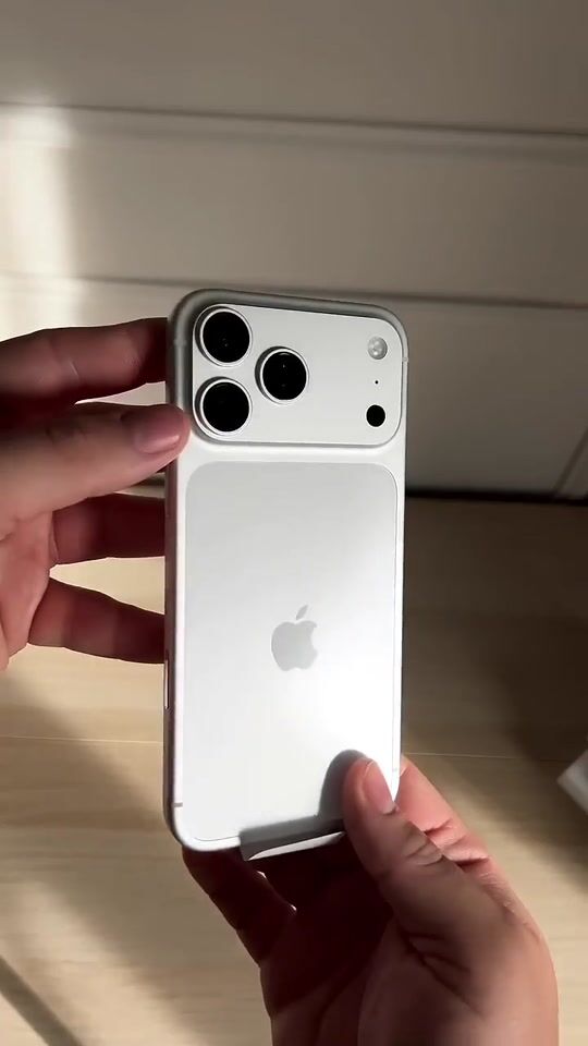 Unboxing Iphone 17 pro max (Video) | Skroutz.gr