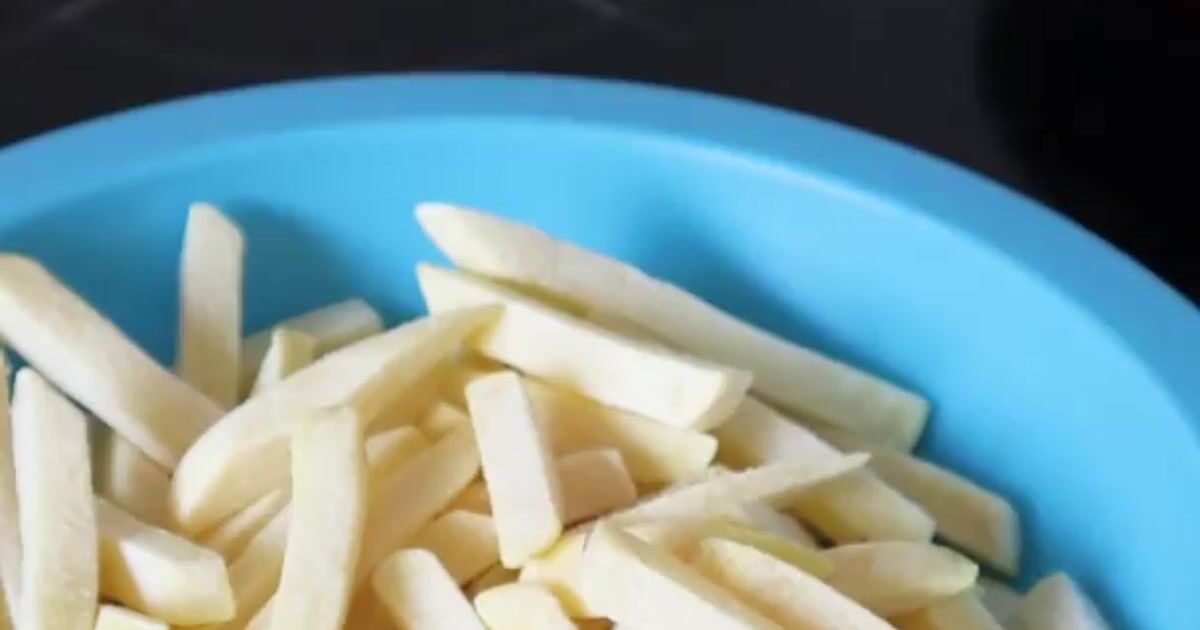 Πως ψήνουμε προτηγανισμένες πατάτες στο Airfryer (Video) | Skroutz.gr